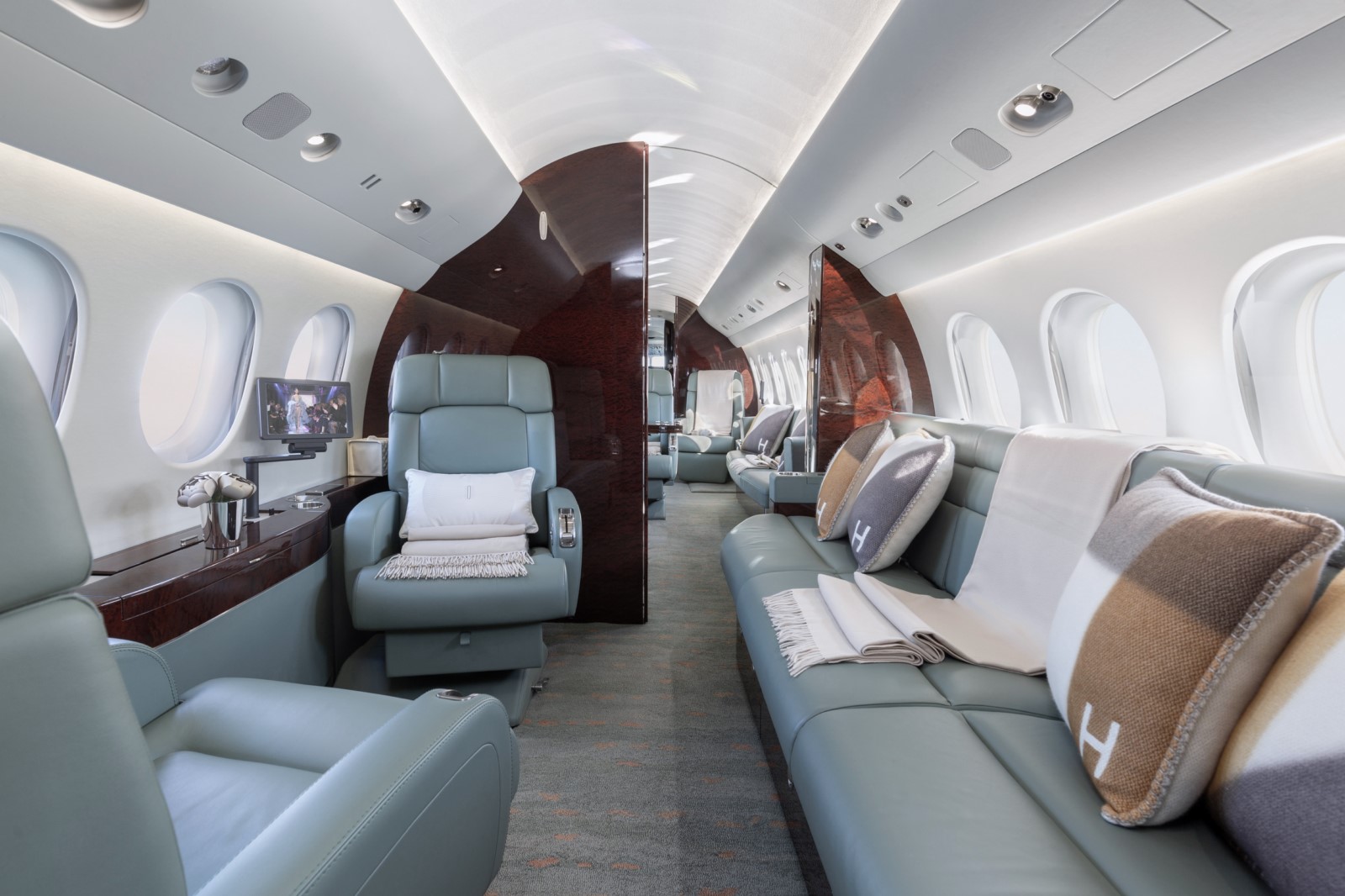 DASSAULT FALCON 7X LX-IAM | Private Jet | Global Jet